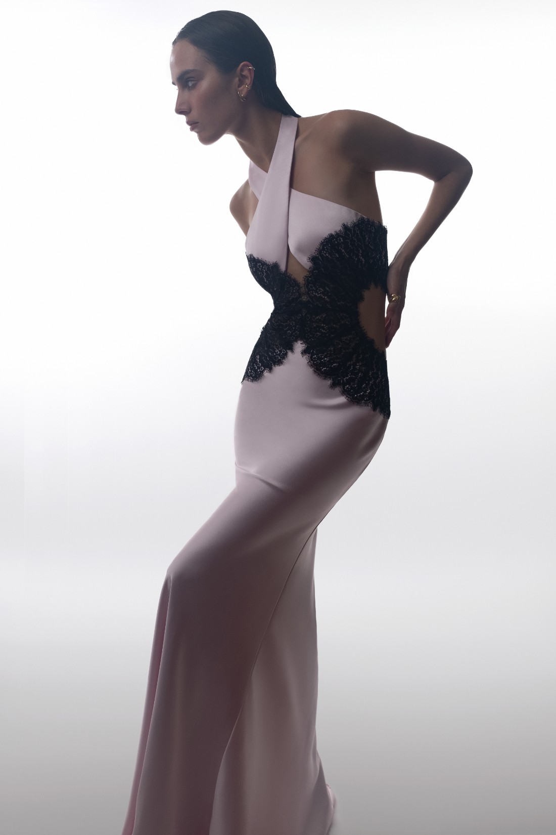 لـ "هي" كيف تحتفي RASARIO بالأنوثة وتمكين المرأة في كل قطعة؟ - مجلة هي